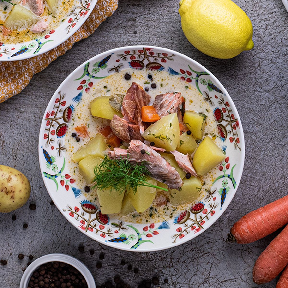 Perinteinen kalakeitto lämminsavulohesta | Ruokaboksi