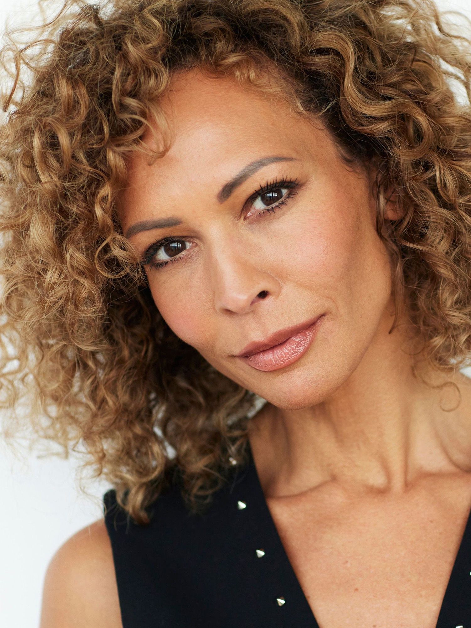 Tania Leger | Mainboard | Colours