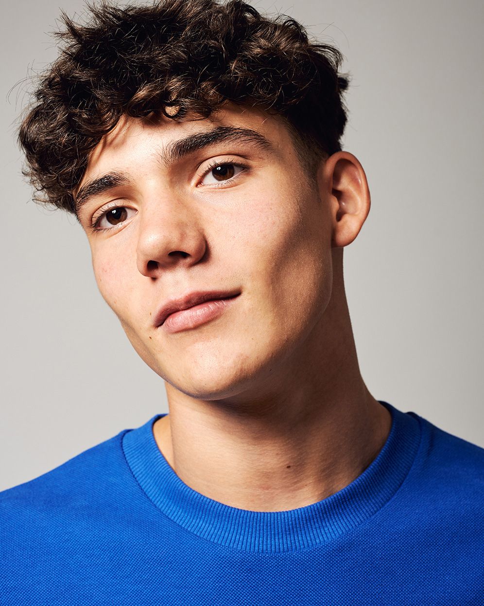 Lewis Holmes-Ruiz | Mainboard | Colours