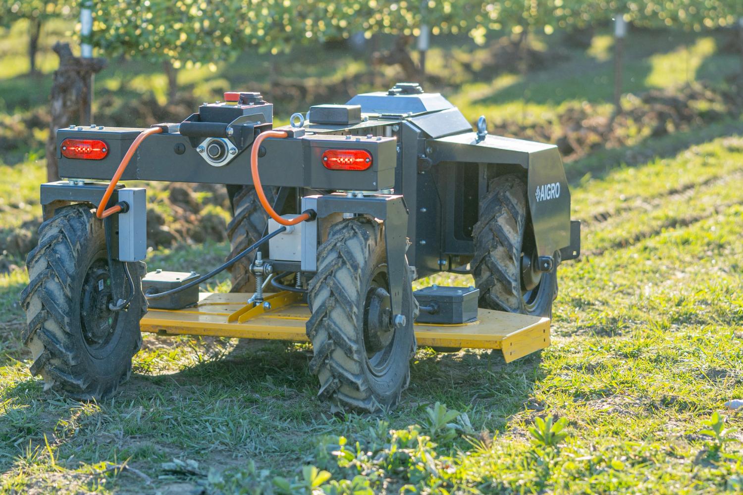 Experts Share Insights and Experience with Vineyard Robots | GOFAR