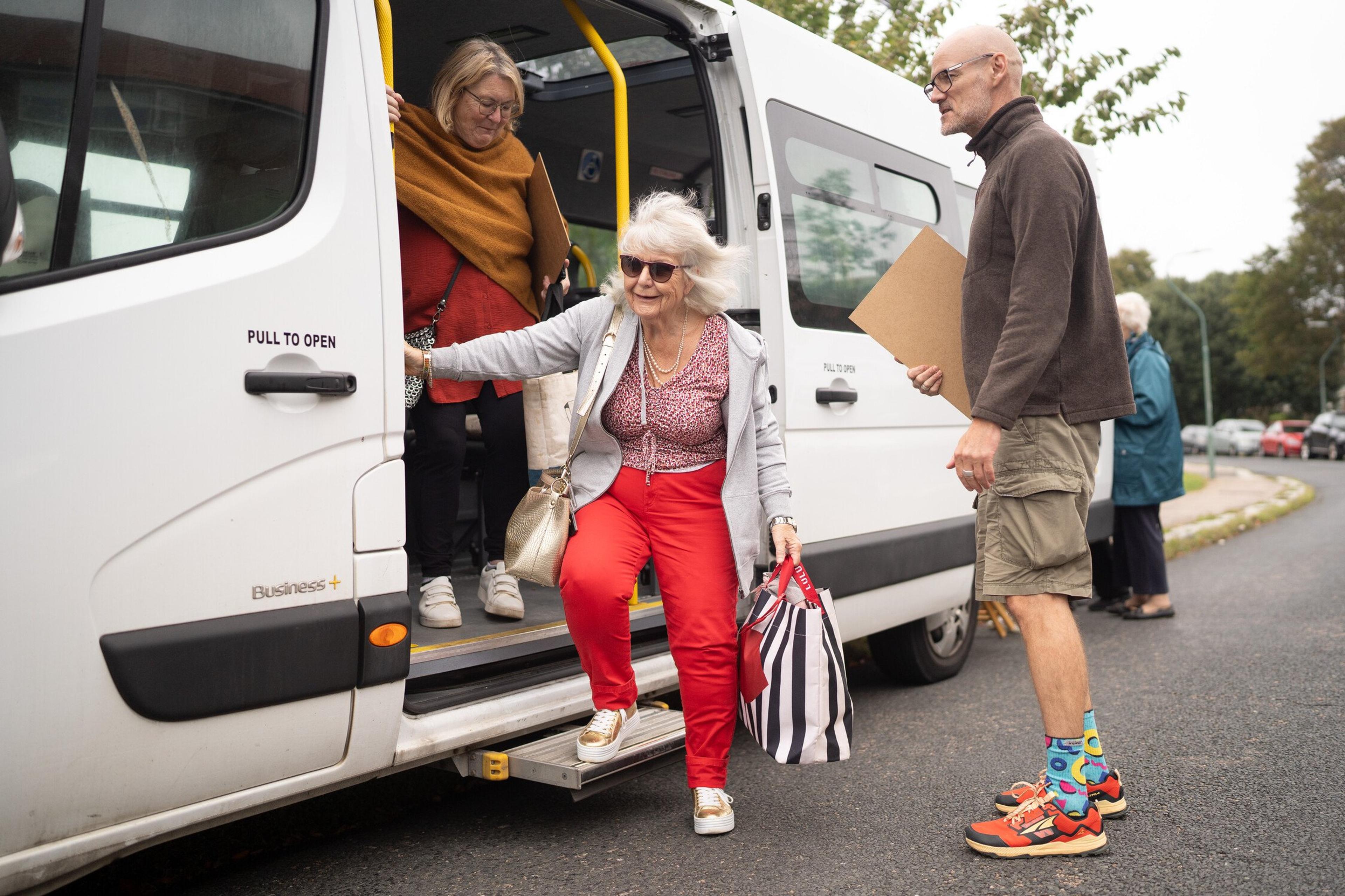 Travel tips for older people in Manchester | Elder
