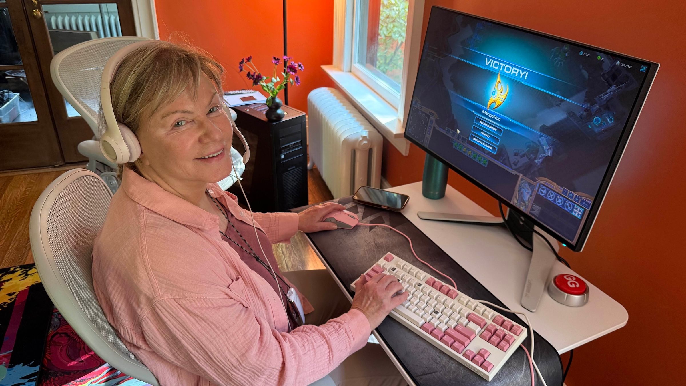 This 72-year-old mom loves playing Starcraft II | Nerd Street