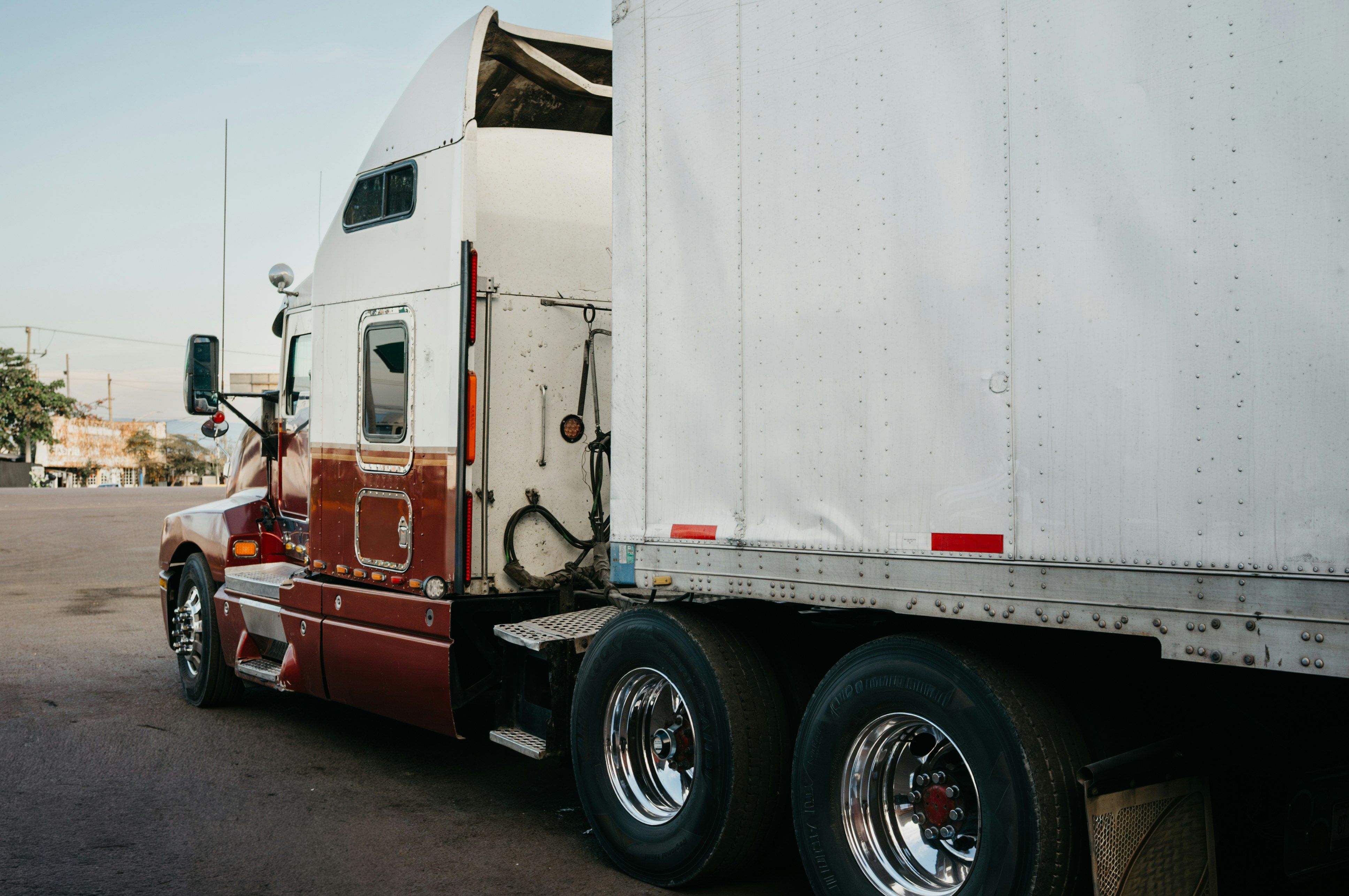 Backhaul Rates vs. Headhaul Rates: Differences Explained