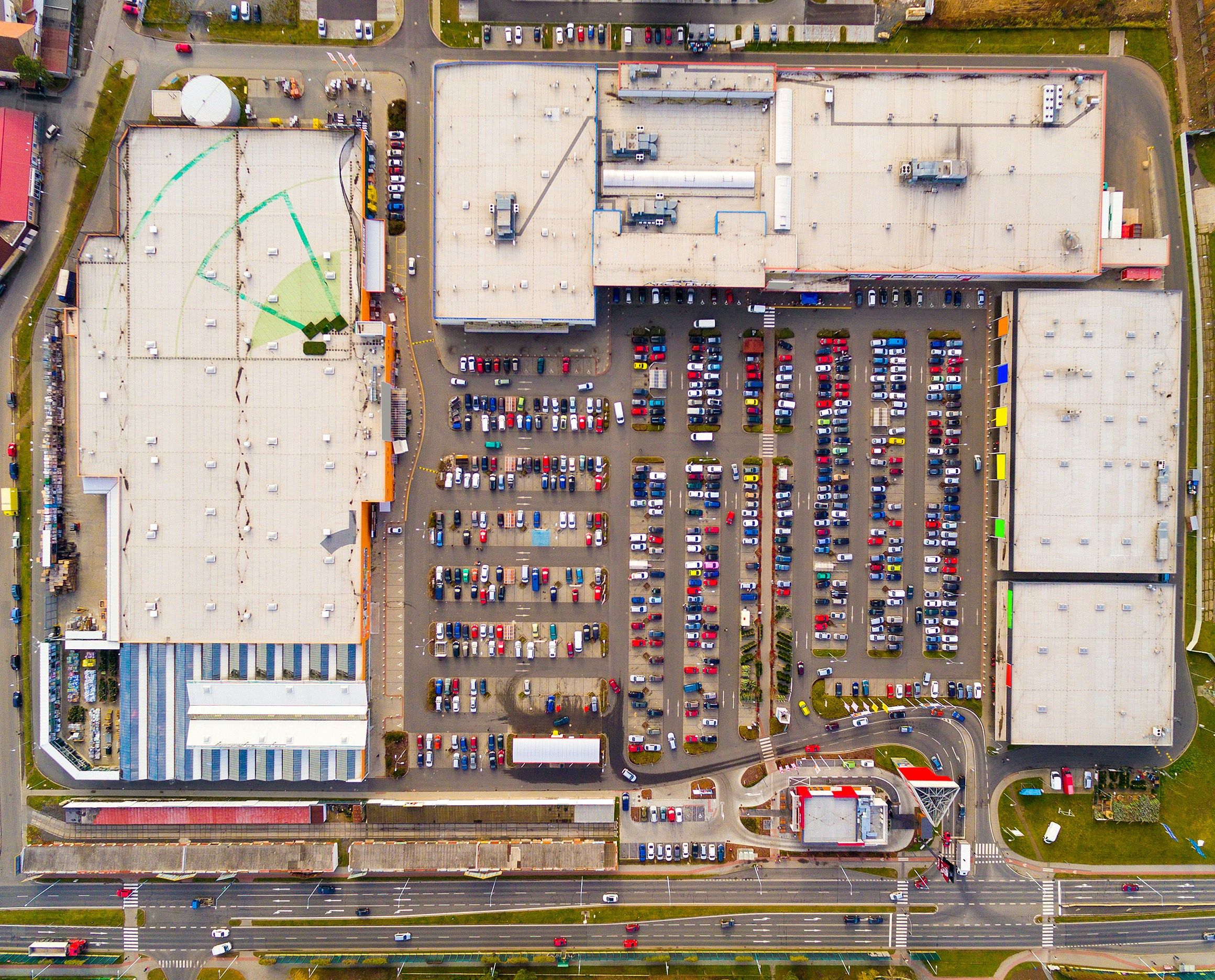 Dedicated Lanes vs. Spot Freight: Key Differences Explained