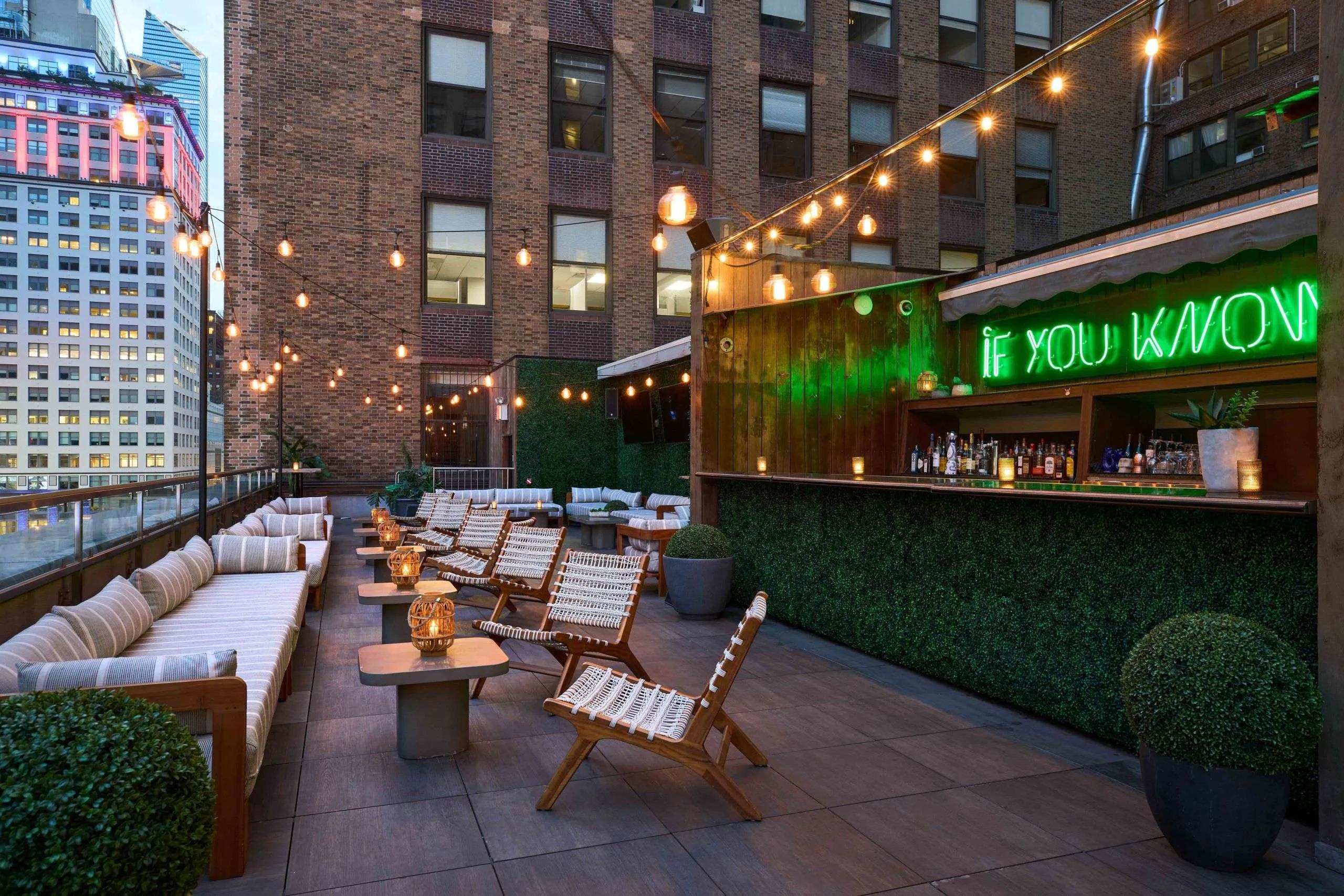 Top 8 Rooftop Bars in Manhattan for Your Next Happy Hour