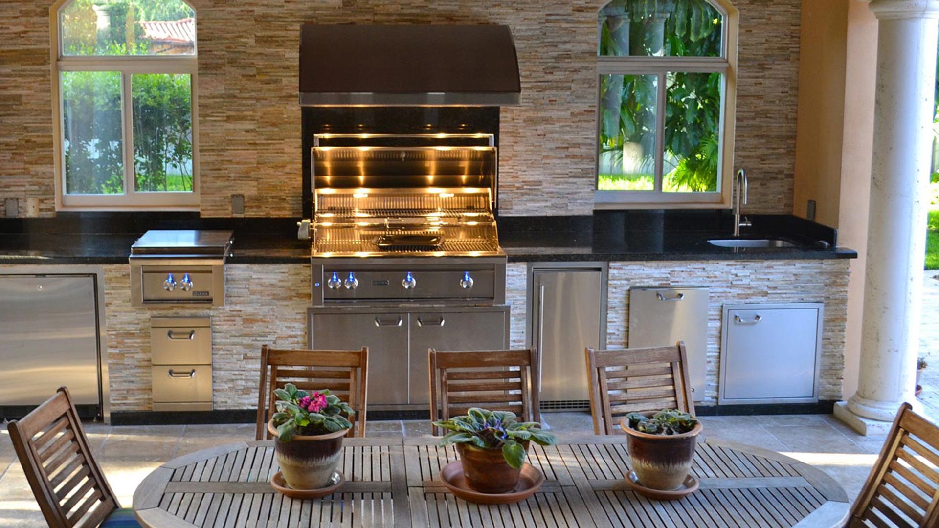 The Benefits of Outdoor Vent Hoods | AJ Madison