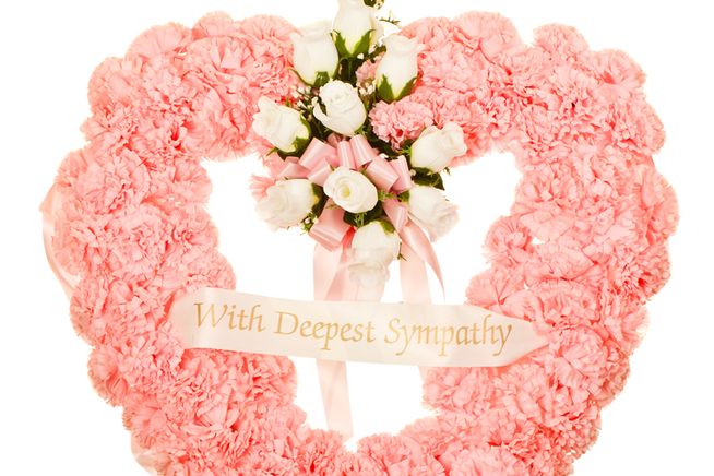 The Meaning Behind 8 Different Types Of Popular Funeral Flowers | Everplans