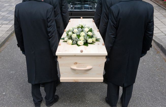 Three Important Things To Know About Choosing Pallbearers | Everplans